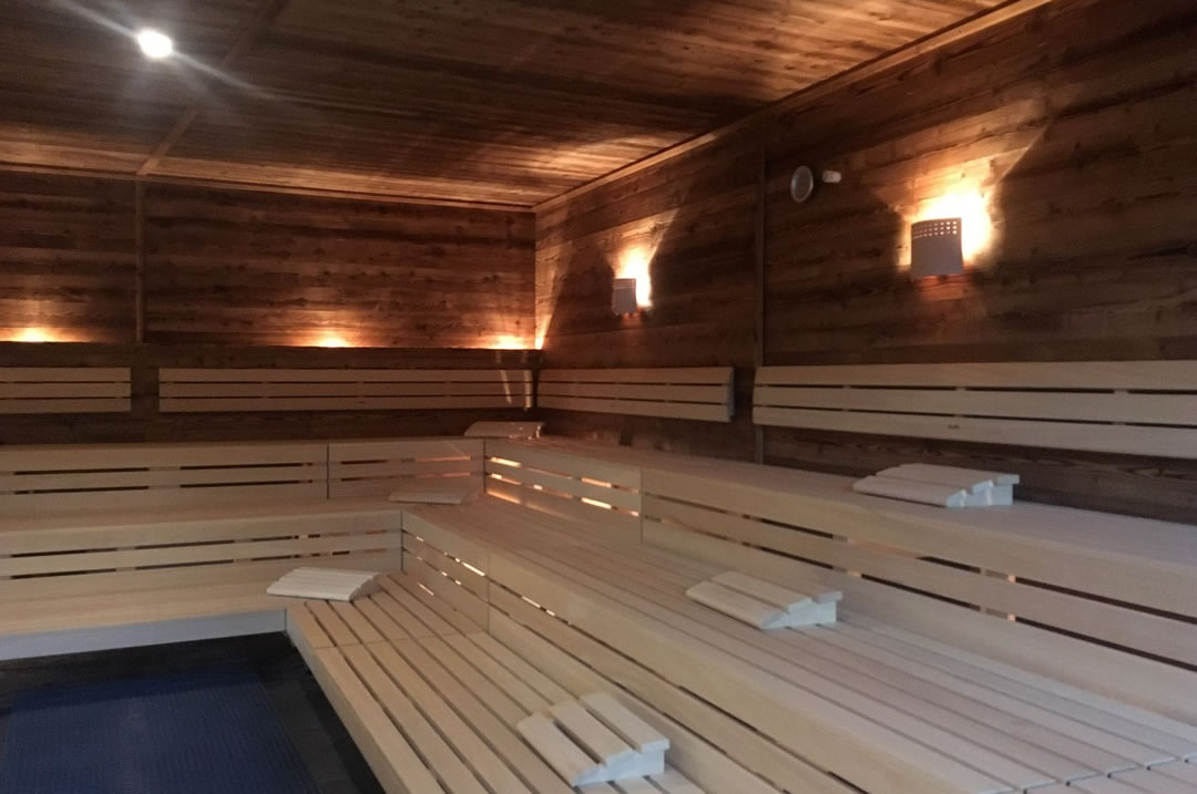 Saunagarten mit drei Saunas